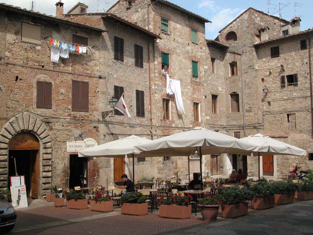 Colle di Val d'Elsa: Piazza Canonica
